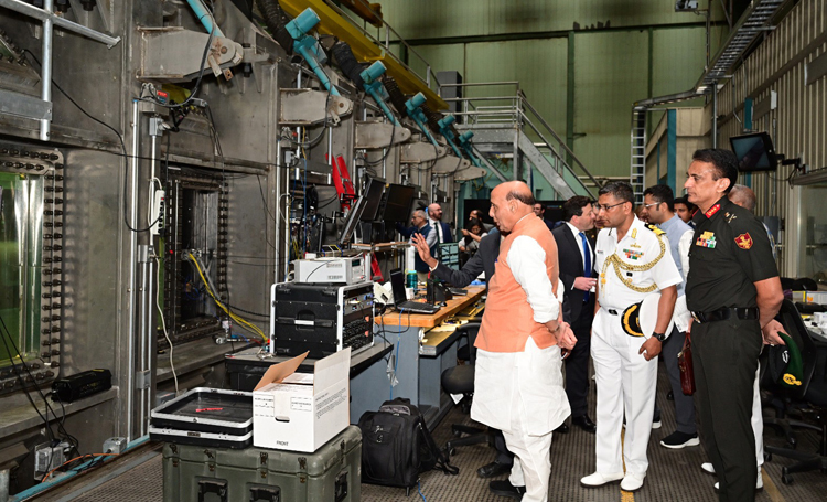 Defence Minister Rajnath Singh visits Naval Surface Warfare Centre in US